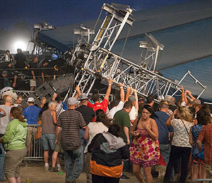 Stage Collapse at Sugarland Concert Kills 5 | ExtraTV.com