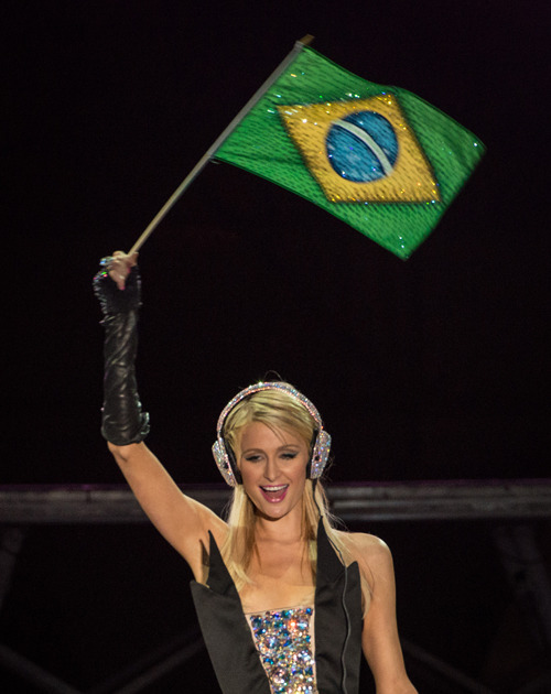 Paris Hilton Makes Deejay Debut | ExtraTV.com