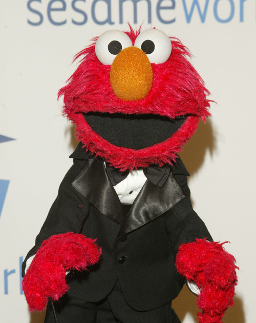 Elmo Goes 'Gangnam Style' at The Grove | ExtraTV.com