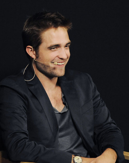 Robert Pattinson Moving Back to UK? | ExtraTV.com