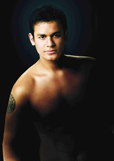 Video: 'Twilight' Actor Bronson Pelletier Caught Peeing in Airport ...