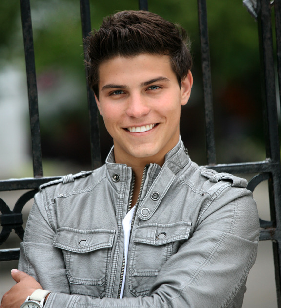 Chat Live with 'Degrassi' Star Luke Bilyk! | ExtraTV.com