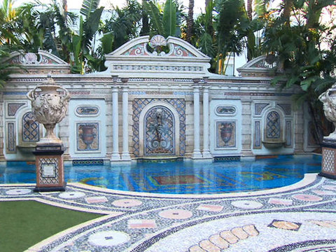 How to Spend a Night in a Celebrity's Mansion | ExtraTV.com