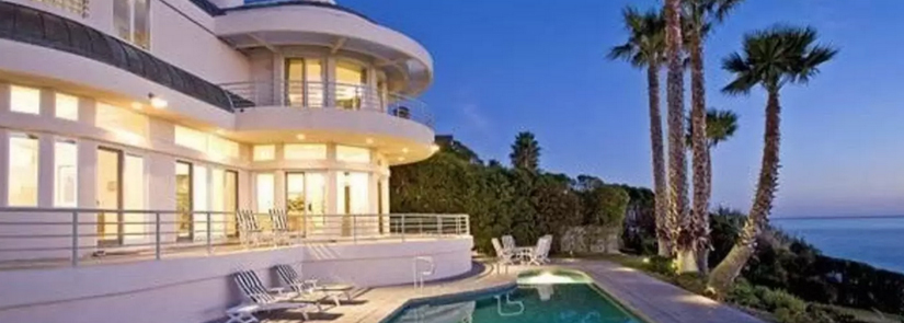 See Mariah Carey in Bed at Her $10,000 per Night Airbnb Rental ...