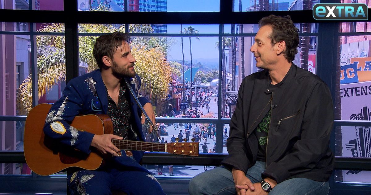 Singer Robert Ellis Talks New Self-Titled Album | ExtraTV.com