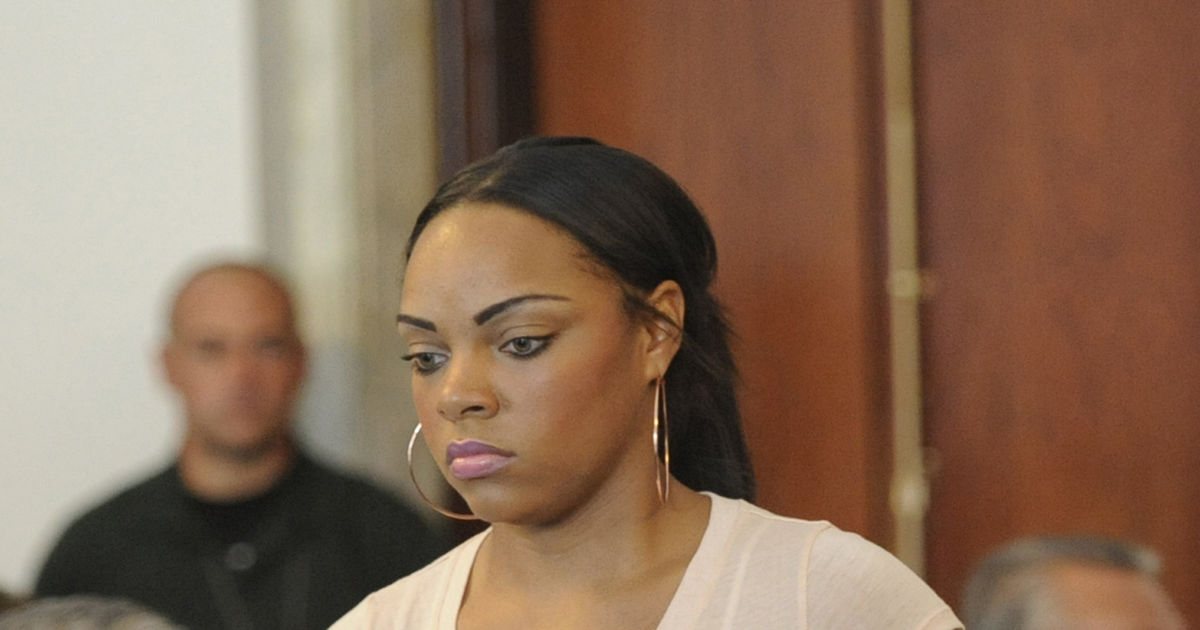 Why Aaron Hernandez’s Fiancée Shayanna Jenkins-Hernandez Questions His ...