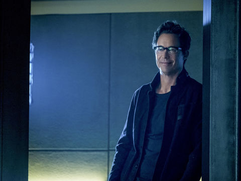 'The Flash's' Tom Cavanagh Teases Council of Wells in 'When Harry Met ...