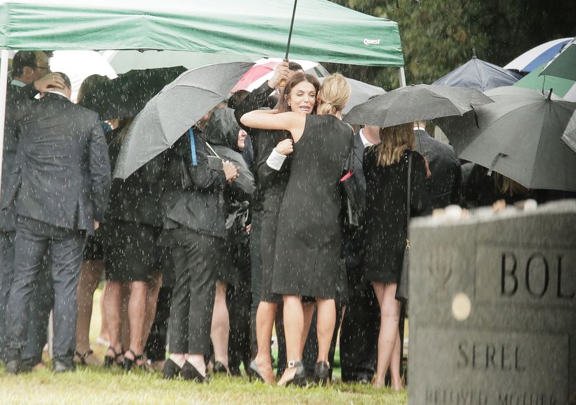 Pic: Bethenny Frankel Mourns Dennis Shields at His Funeral | ExtraTV.com