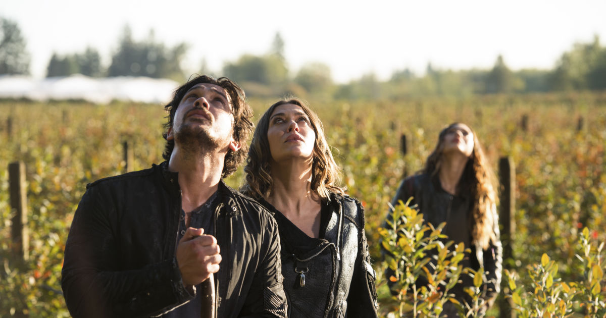 'The 100' Exclusive! New Clip Hints at Danger in the Woods | ExtraTV.com