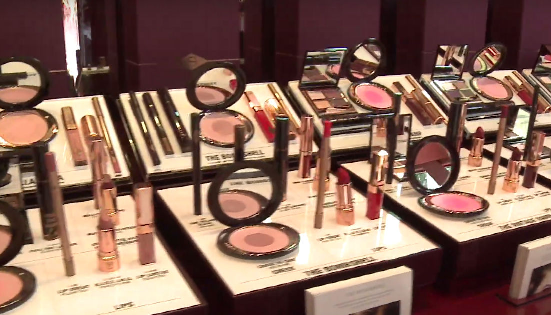 The Women of Hollywood’s Pretty Little Secret | ExtraTV.com