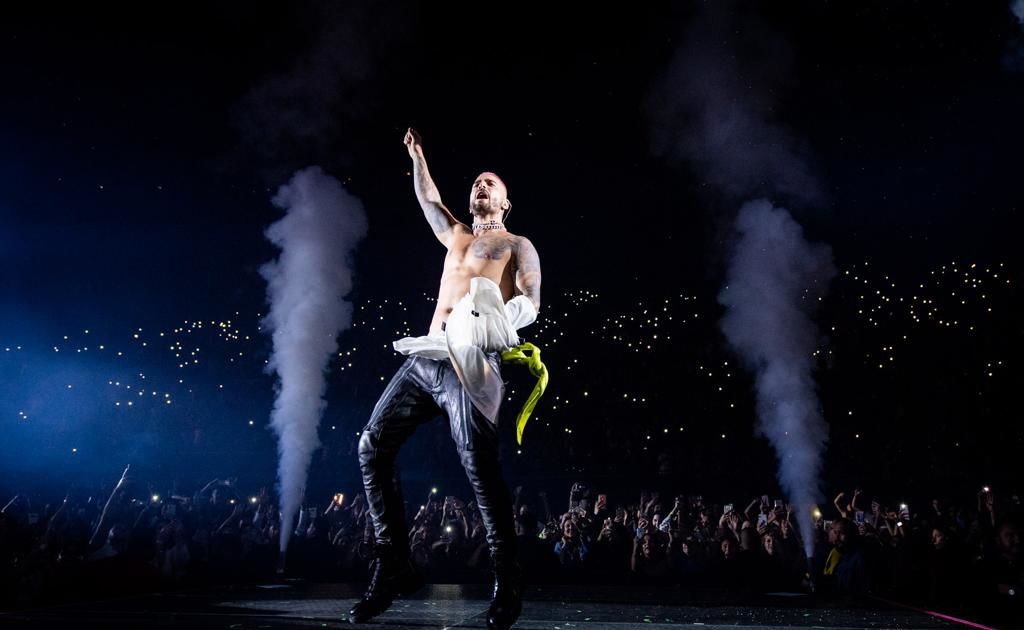 Pics! Maluma Rocks The Forum in L.A. | ExtraTV.com